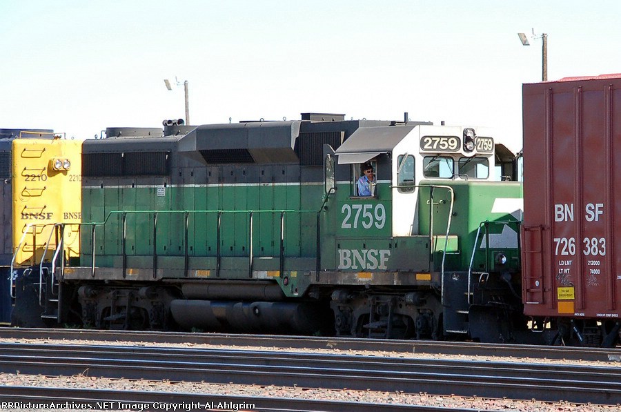 BNSF 2759 yard work